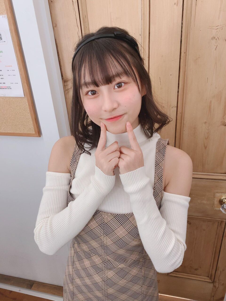 【画像】JC(14)アイドルさん、清楚系コスプレをしたつもりなのにエチエチボディのせいでコンセプトが狂うwwwwwwwwwwww│ぱふぱふ速報